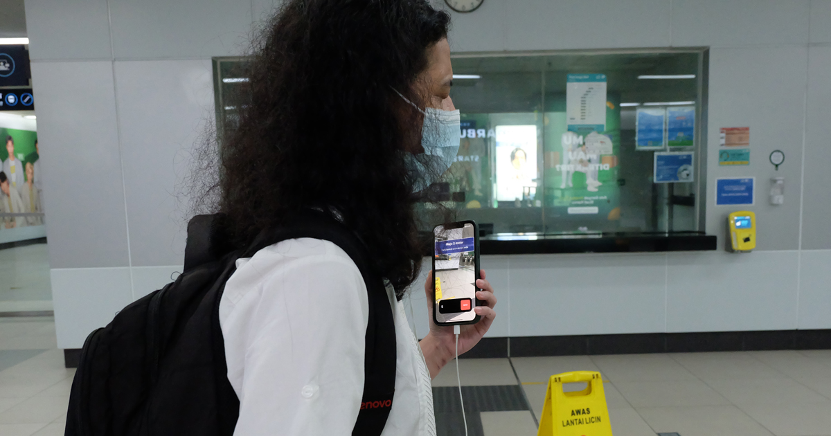 Augmented-Reality App Helps Visually Impaired People Navigate Indoors ...